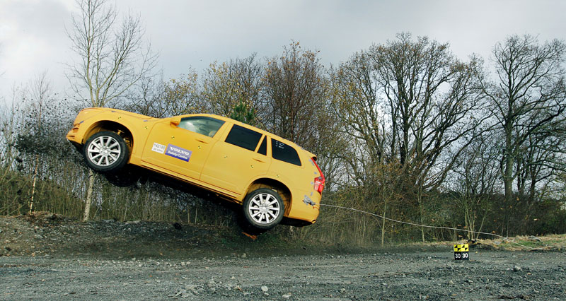 The all-new Volvo XC90 addresses dangerous run-off road crashes with ...