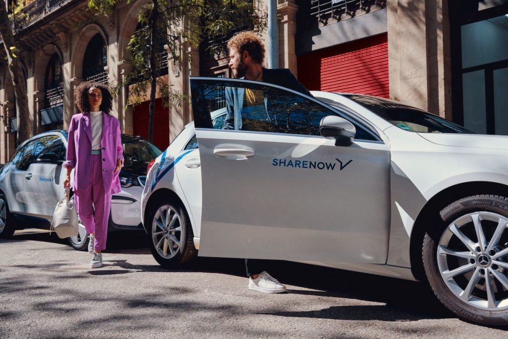 Mercedes-Benz Cars: World premier of the "Factory 56" – the most modern ...