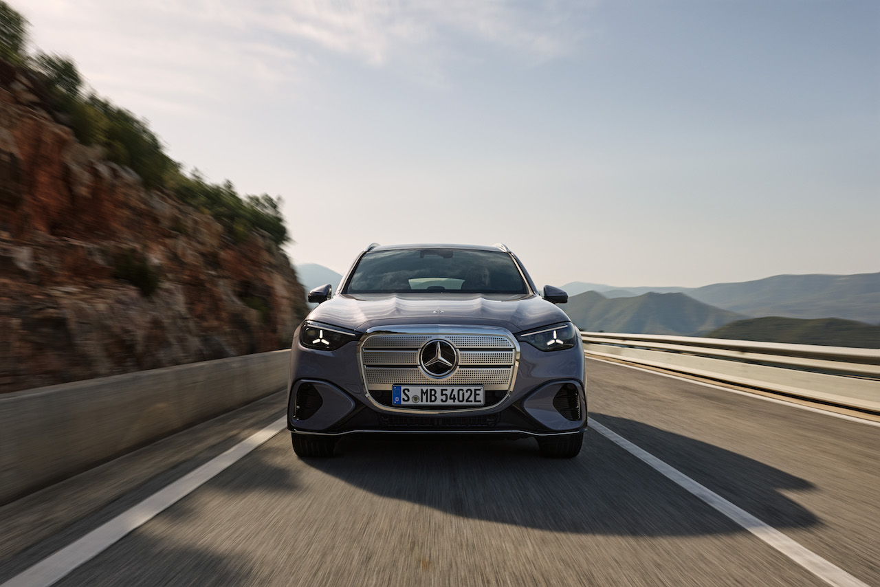One-off adjustment costs wither Mercedes' Q3 2025 profits | Automotive ...