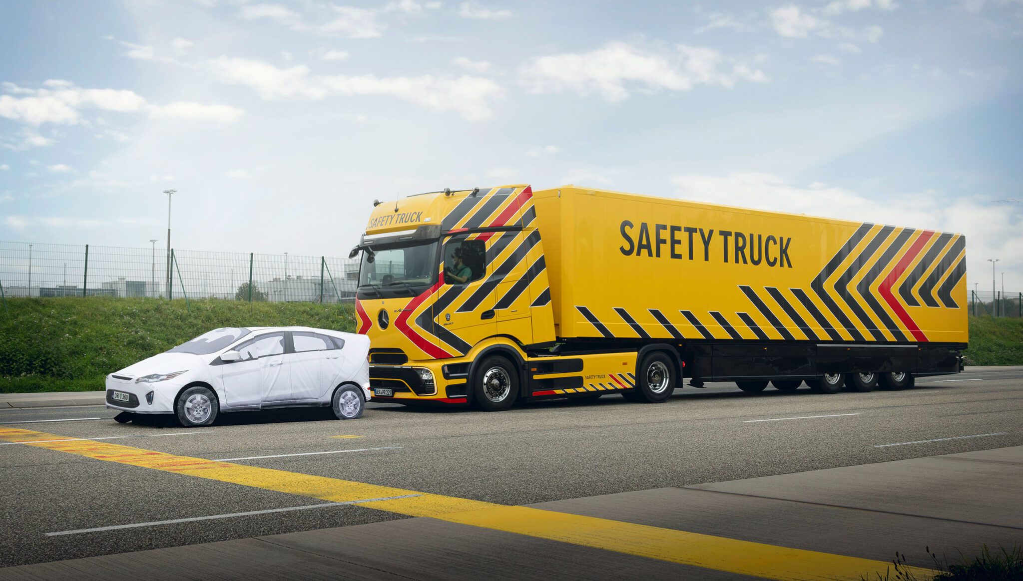 Mercedes-Benz launches eActros 600 Safety Truck | Automotive World