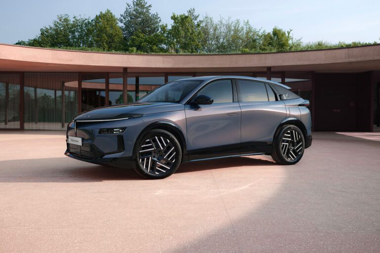 Lancia unveils new Gamma crossover, built in Melfi | Automotive World